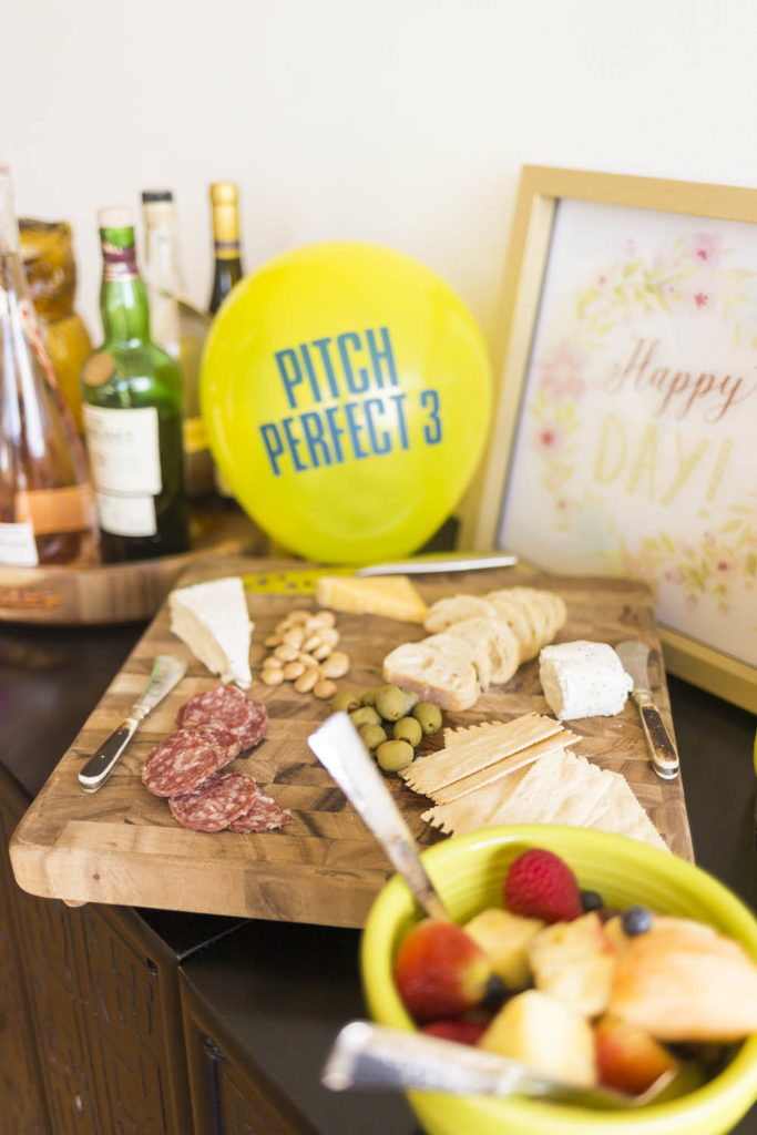 How to Host the Perfect "Pitches Night In" // Pitch Perfect 3 Party ...