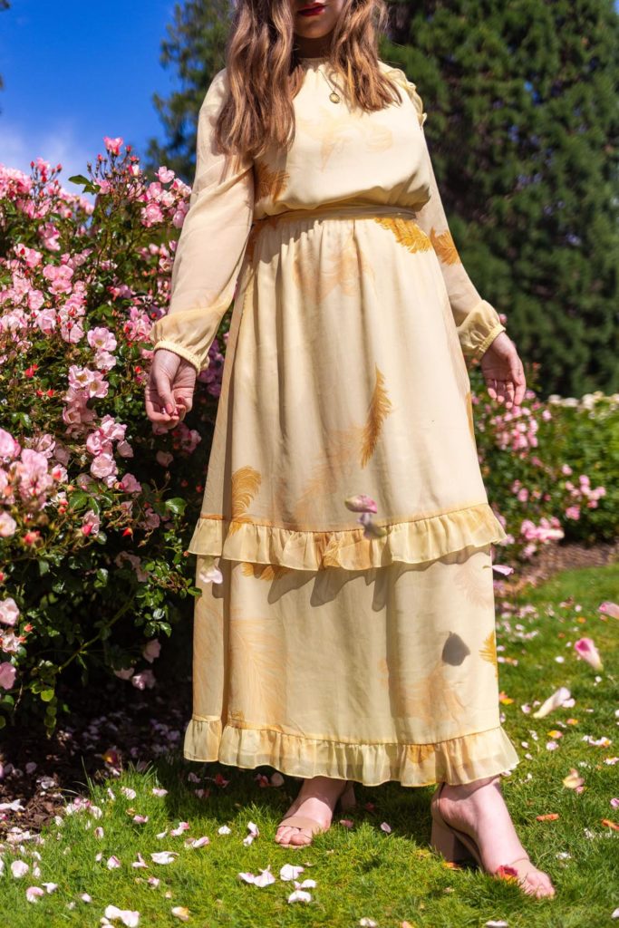 How to Find the Best Maxi Dresses for Short Girls // Petite Style Blog